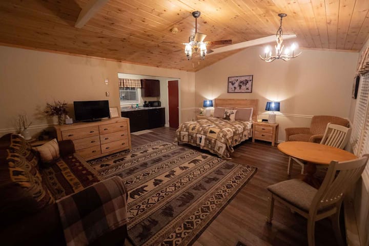 Snowshoe Lodge Room 21 - Lake Placid, NY