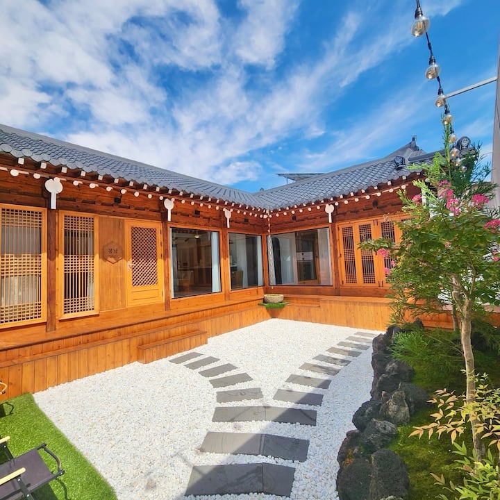 안동한옥 봄날애 (햇살) - 안동시