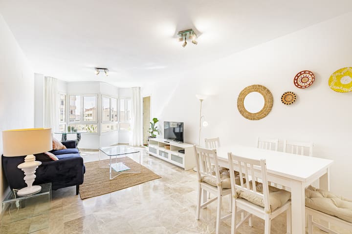 120 Metros Con Parking-terraza-piscina Y Vistas - Torremolinos