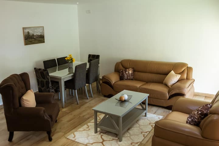 Savanna68 3bed Apartment#6 - Harare