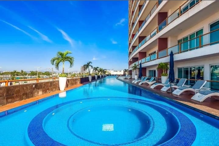 Deck 12 Ocean View Pool Casino Bbq - Puerto Vallarta