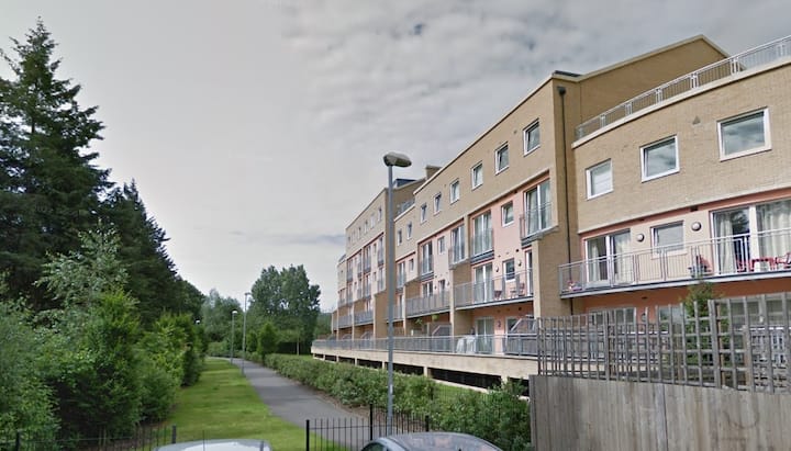 2 Double Bedroom Flat By The Lakes With Parking - Hounslow