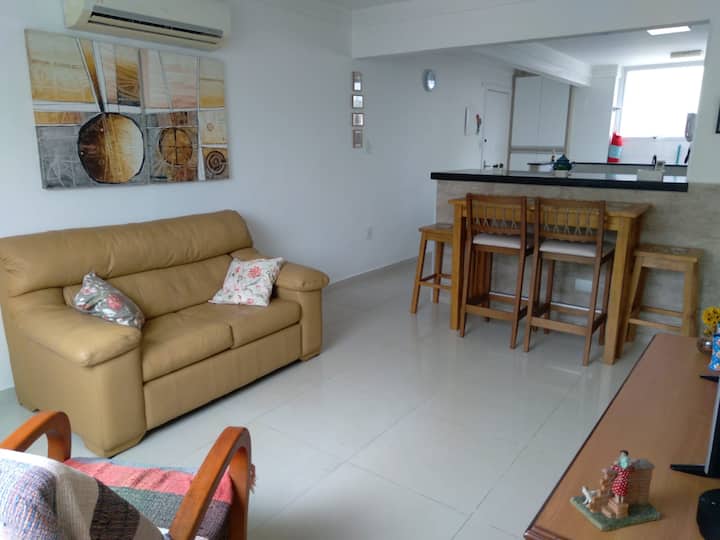 No Gonzaga, A 50 M Da Praia E  Perto Do Shopping - Santos