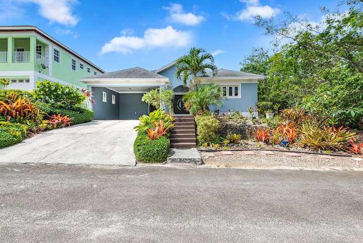 Spacious Home In Gated Community Near Beaches - Nassau