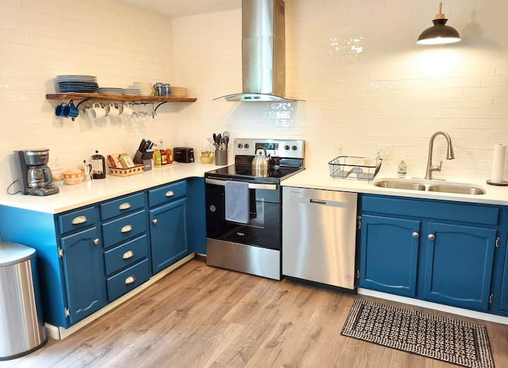 Family Friendly Fun And Colorful Townhouse! - Penn State University, State College