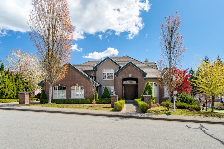 Luxury Main Floor-1 Bedroom/1 Shared Bath-f101 - Cypress Mountain