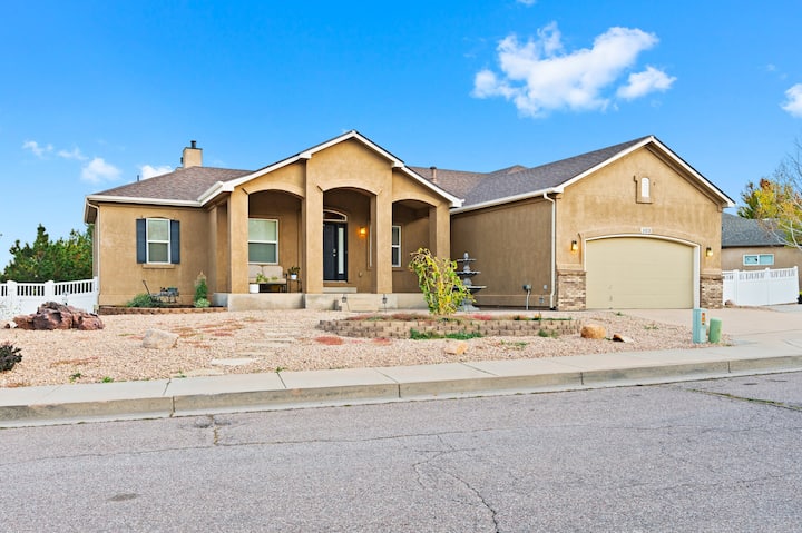 Gold Mesa Family Retreat 4 Bedrooms 5 Beds - Manitou Springs, CO