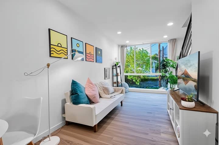 Walkable-familyfriendly-artistic, 4bed+2 Parking - Seattle, WA