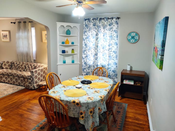 Comfy Apartment In Euclid Near Freeway & Downtown - Squire's Castle, Willoughby Hills