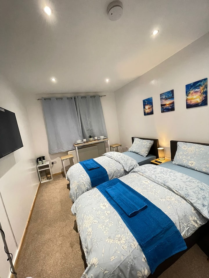 Budget & Nice Ensuite Bedroom With Its Own Access - 에든버러