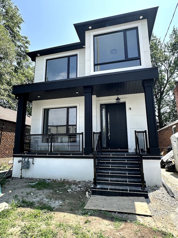 Newly Renovated 2 Bdrm/den In East York Toronto - Toronto