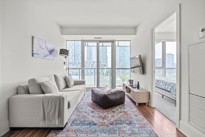 Spacious 2b+den & 2 Bathroom Downtown Condo! - Toronto, ON
