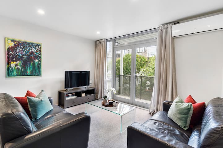 3 Bdr Townhouse, Great Location - Carpark Included - Auckland