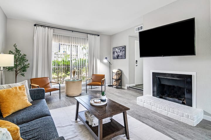 Pet Friendly! Pool, Gym, Pickleball, Downtown - Houston, TX