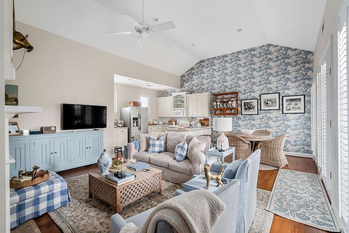 Downtown Aiken Steps Away! Spacious Luxe Condo - 에이켄