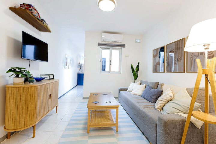 Spacious 2br Penthouse With A Large Front-terrace - Malta