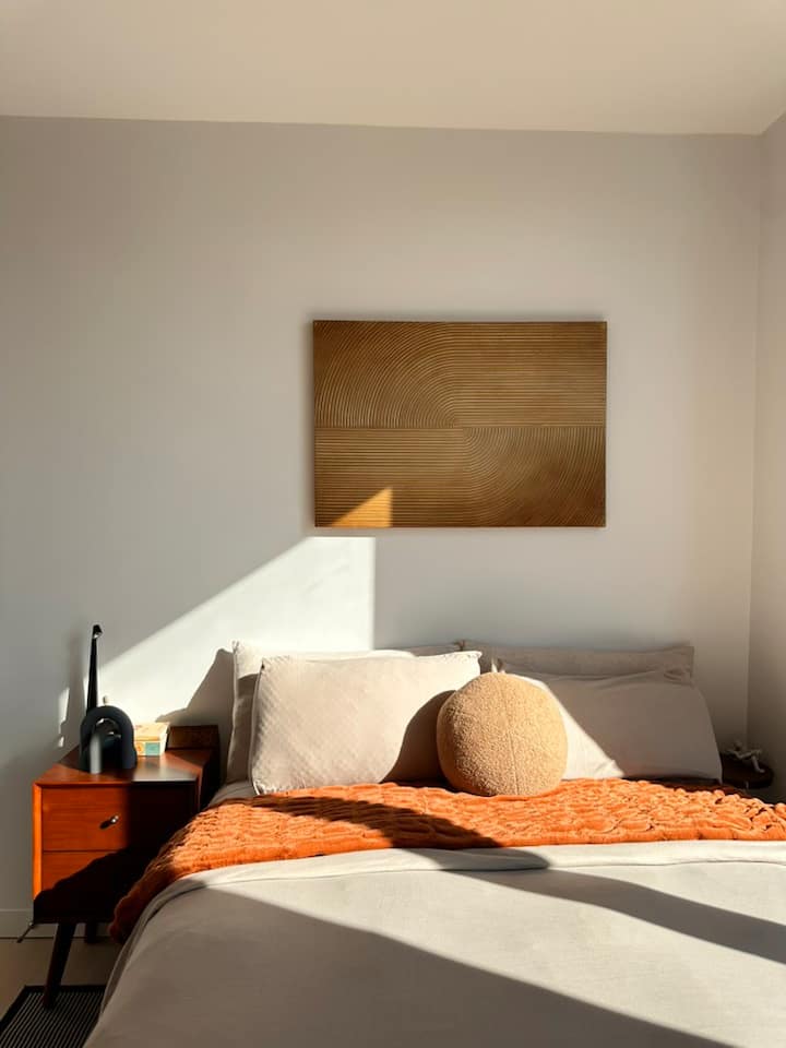 Prime Location & Modern Brooklyn Room - Brooklyn, NY