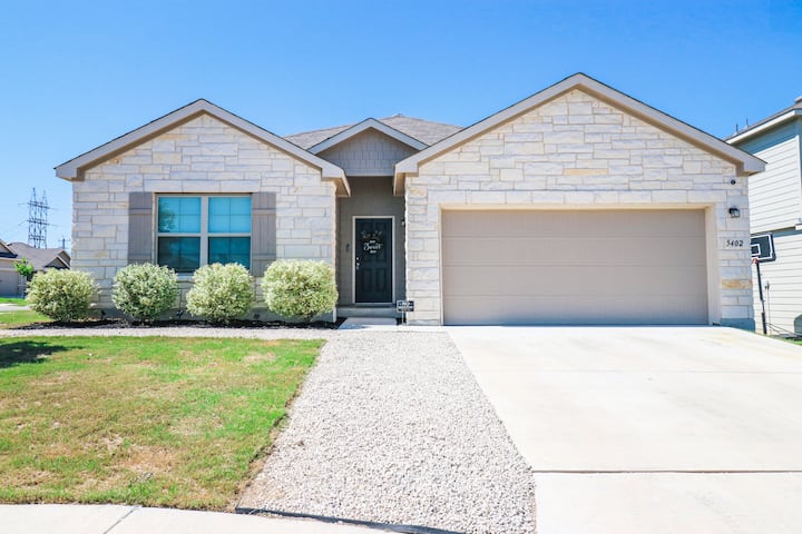 Casa Azul: Near Lackland, Seaworld, Downtown Area - San Antonio, TX