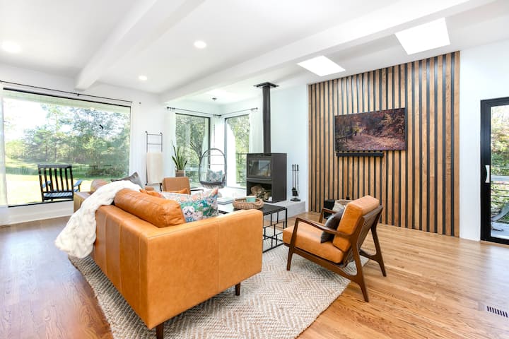 Modern Farmhouse On 5 Acres Near Chapel Hill - Graham-Mebane Lake
