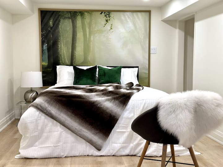 Delightful Suite W/ Private Garden By The Lake! - Toronto