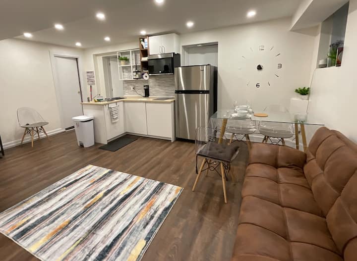 Confortable Studio En Sous Sol Côte-des-neiges - Montréal, QC