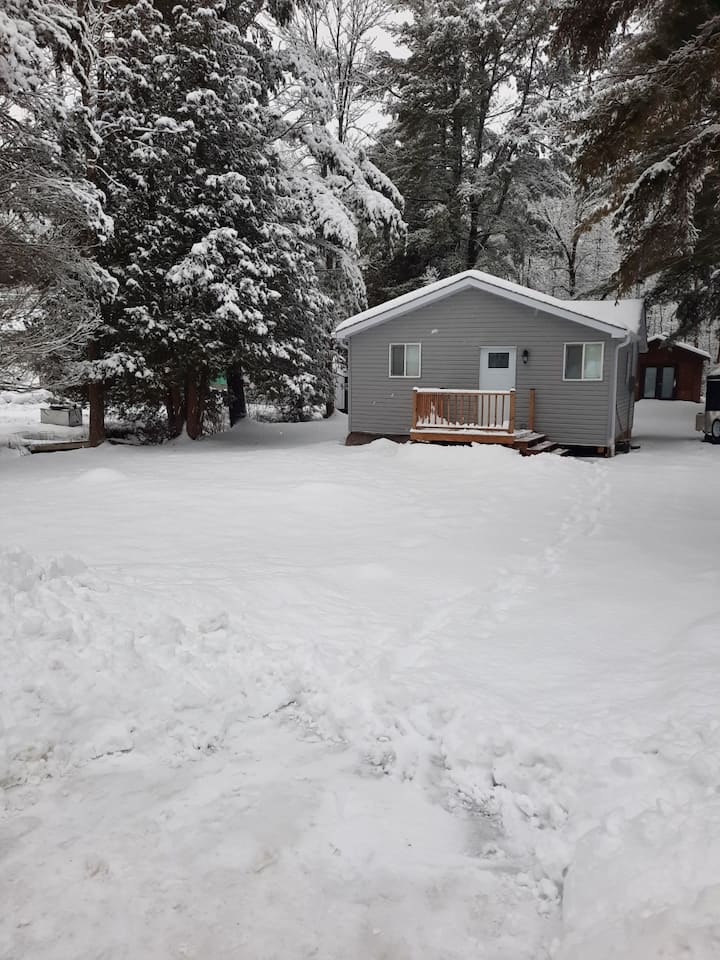 Victoria Harbour Cottage - Midland
