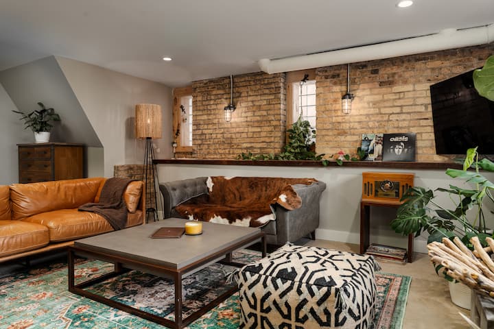 Industrial Lion's Den: Avondale - Edgebrook - Chicago