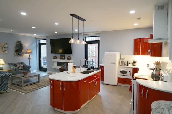 Historic Charm & Modern Comfort : Downtown Escape - Cape Charles, VA