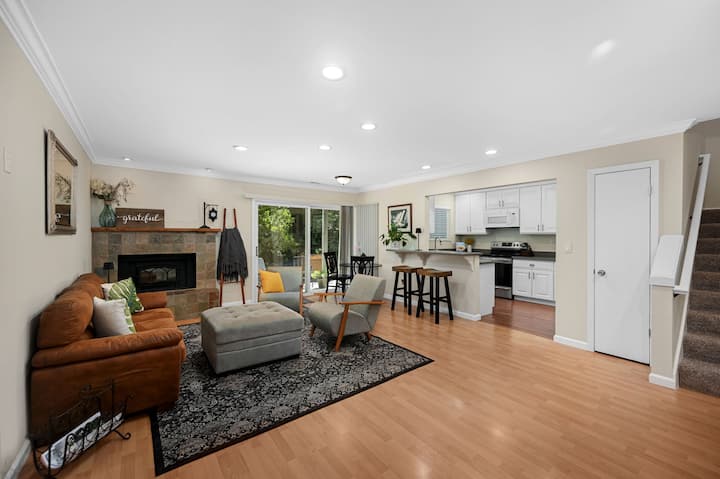 Updated Fully Stocked Townhouse - Pleasant Hill, CA