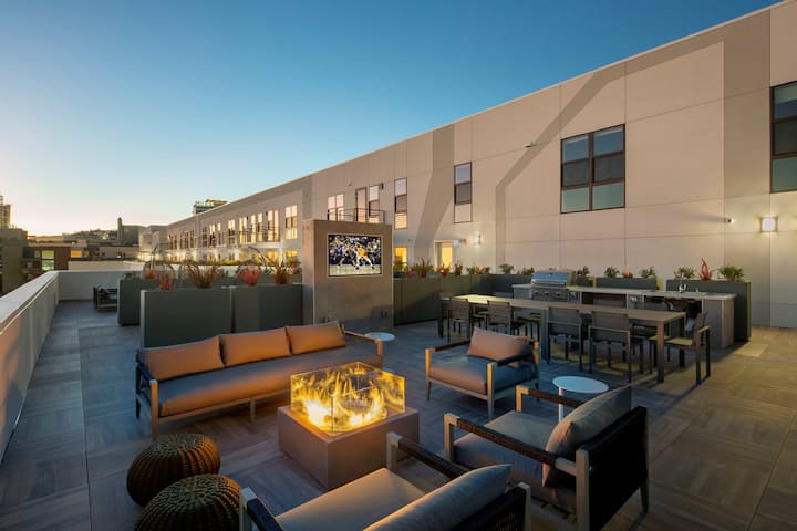 [Pool/jacuzzi/gym]2queenbed Hollywood 1bed1bth1den - Hollywood, CA