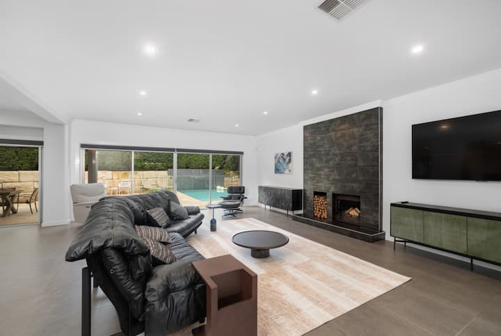 Perfect Living Space With Pool And Double Parking - Dural