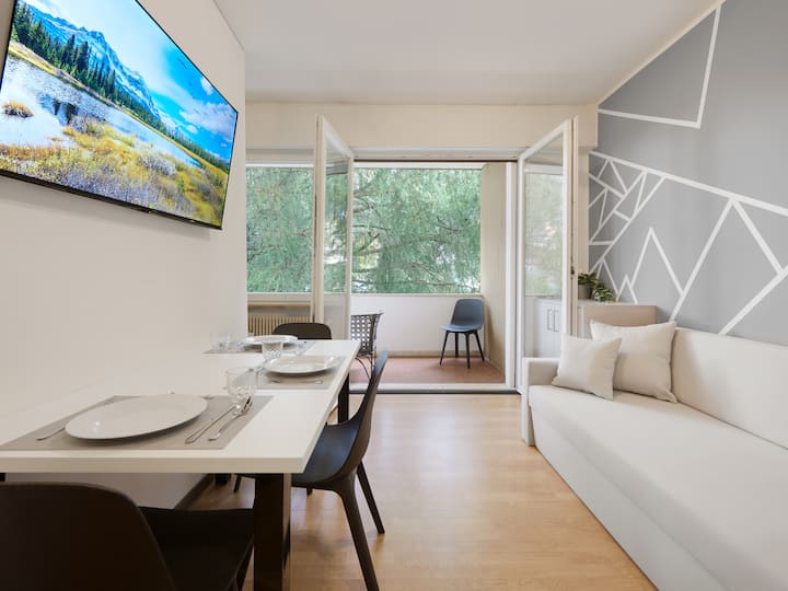 Central Palm Apartment With Free Parking - Meran