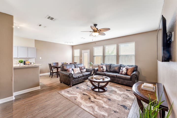 Fun Family Friendly Home | 3bdr - Houston, TX