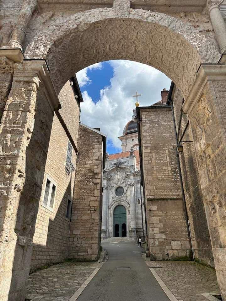Timeless Luxury In The Heart Of The Old Town - Besançon