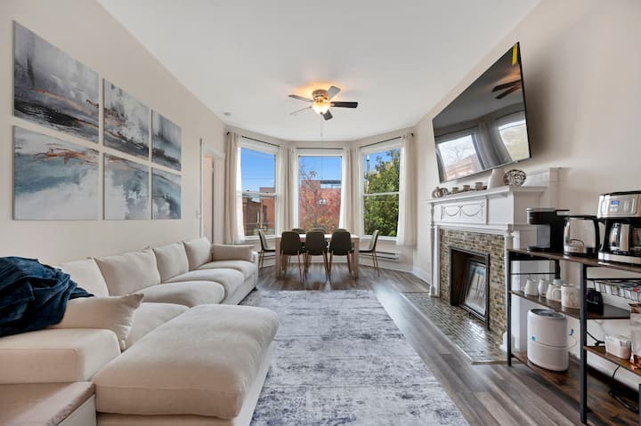 Charming & Cozy 4bd Retreat Steps To Wrigley Field - Chicago, IL