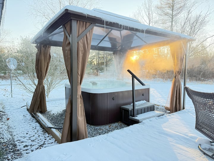 Pet-friendly Hudson Escape W/ Hot Tub - Hudson, NY