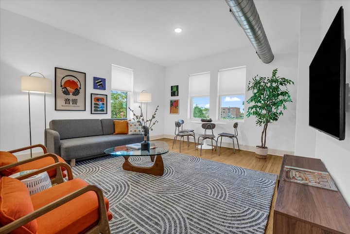 Walkable Historic Flat+secure Parking+laundry - Detroit, MI