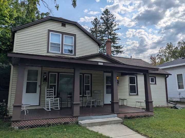 Cute Apartment Near Downtown - Stevens Point, WI