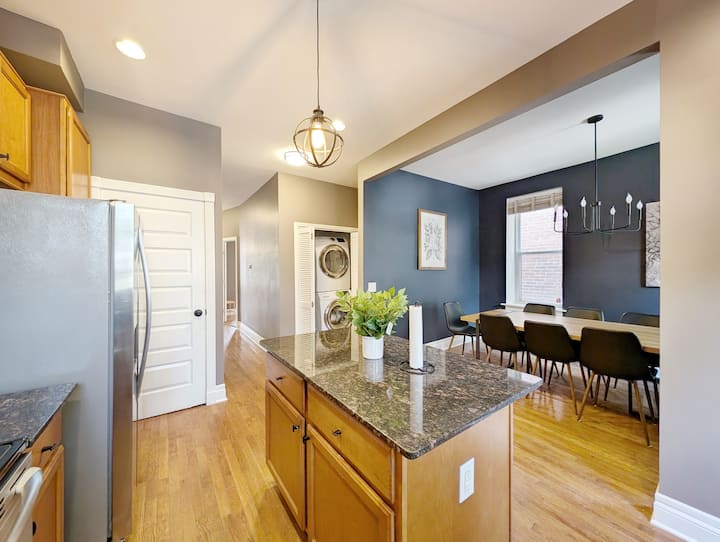 Timeless Modern Escape In St. Louis - St. Louis, MO