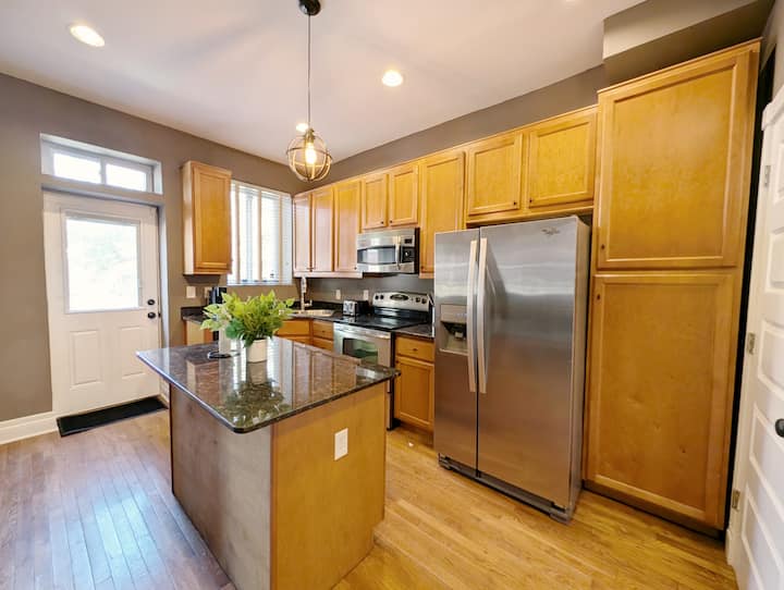 Timeless Modern Escape In St. Louis - St. Louis, MO