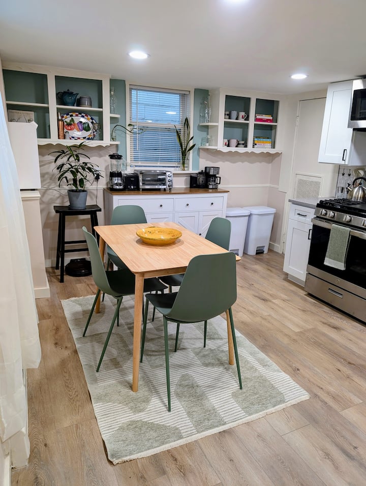 Cozy & Convenient Inman Square Apartment - Cambridge, MA