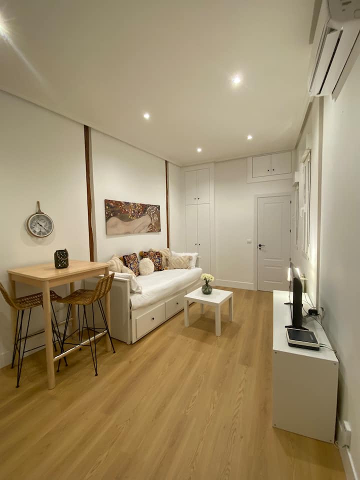 Coqueto Y Práctico Apartamento En Sol - Madryt