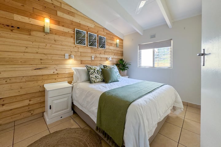 13 Chaka’s Rock Sea View - Family Chalet - Dolphin Coast