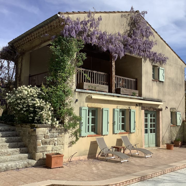 Courtyard Gite - Castres