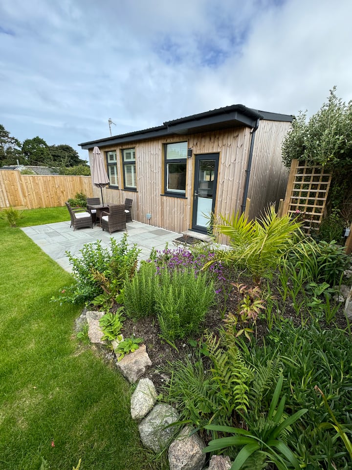 The Cabin
St Just Tregaseal - Sennen