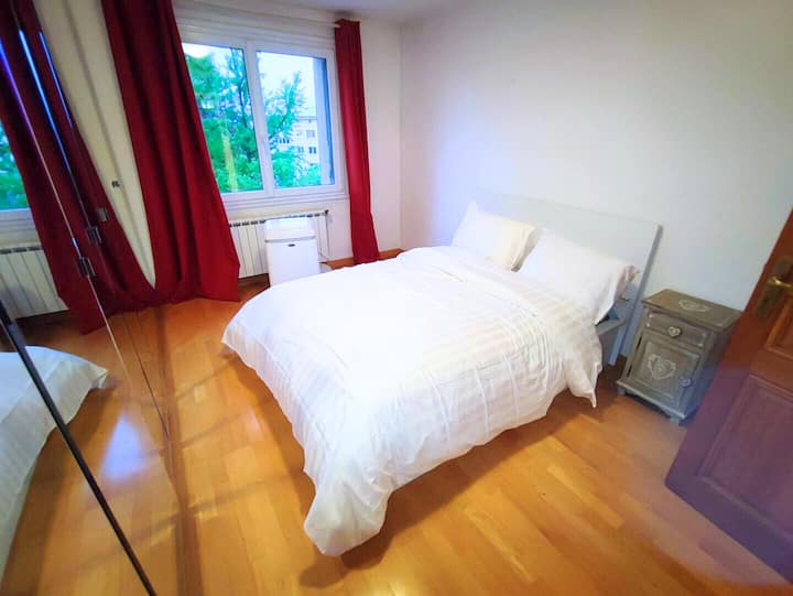 Cette Maison Est La Vôtre ! - Suresnes