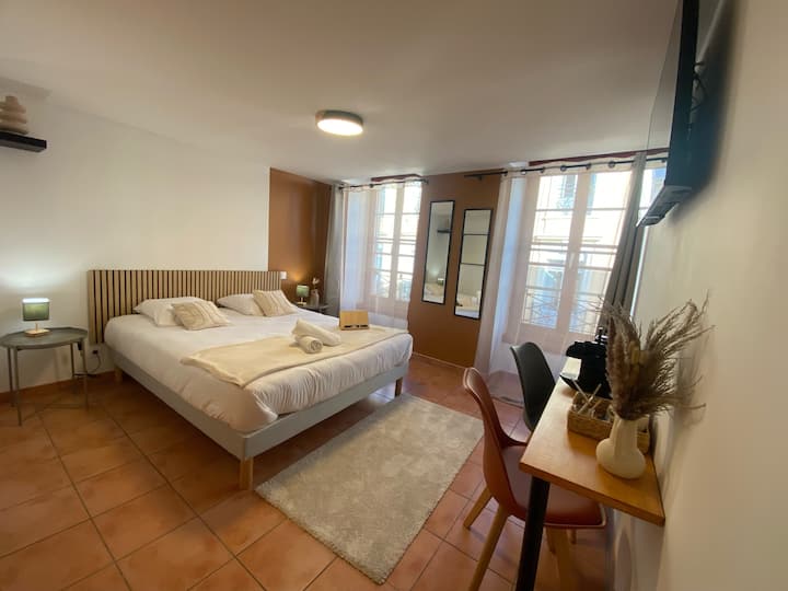 Séraphine, Les Chambres De La Bastide. - Carcassonne