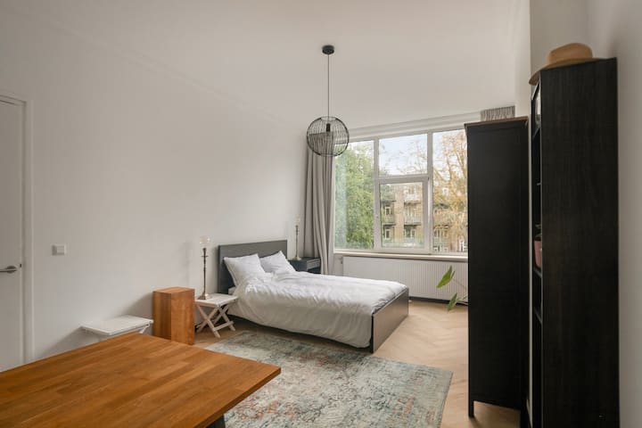 Urban Chic Condo With Elegance - Rotterdam
