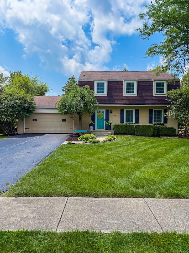 Chic 4br Stay + Hot Tub • Relax, Gather & Unwind - Holland, OH