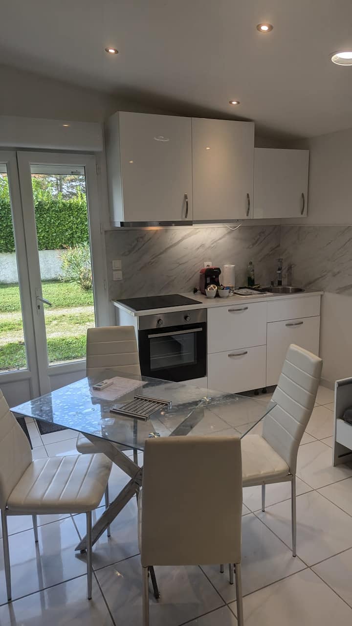 Studio 30 M² -  Jardin, Parking, Clim, Tout éQuipé - Condrieu